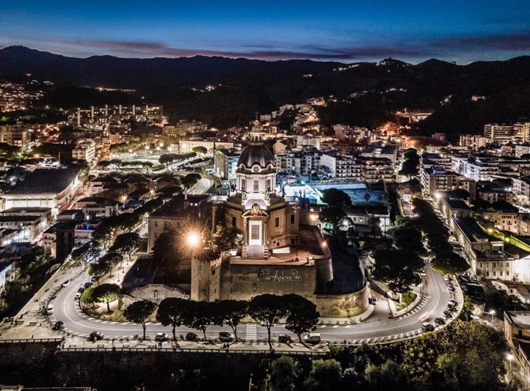 Messina vista dall'alto. Lo spettacolo della città di notte nelle foto ...