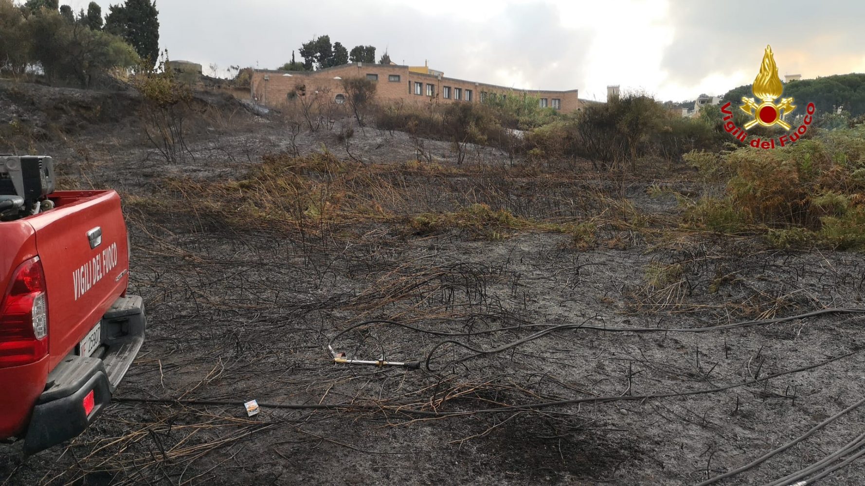 Messina. Incendi a Faro Superiore e Annunziata: le foto dei Vigili del ...
