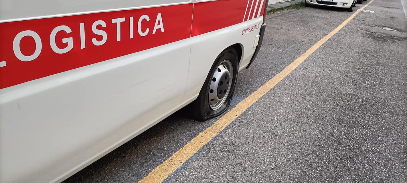Messina, bucate le ruote dei veicoli della Croce Rossa: «Grave atto ...