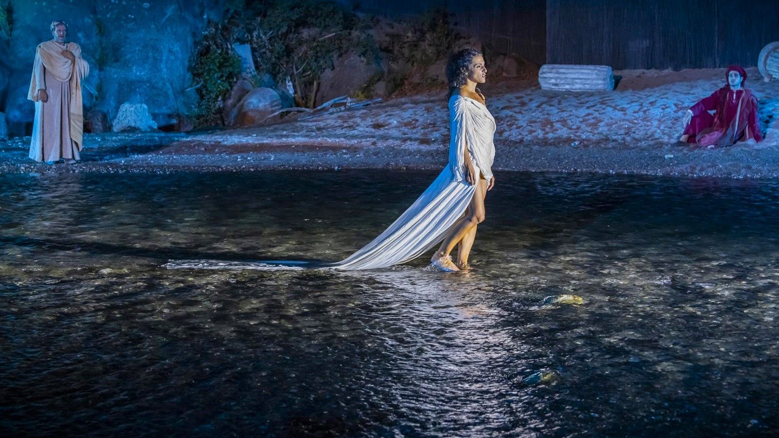 Il suggestivo scenario delle Gole dell'Alcantara si fa teatro: l ...